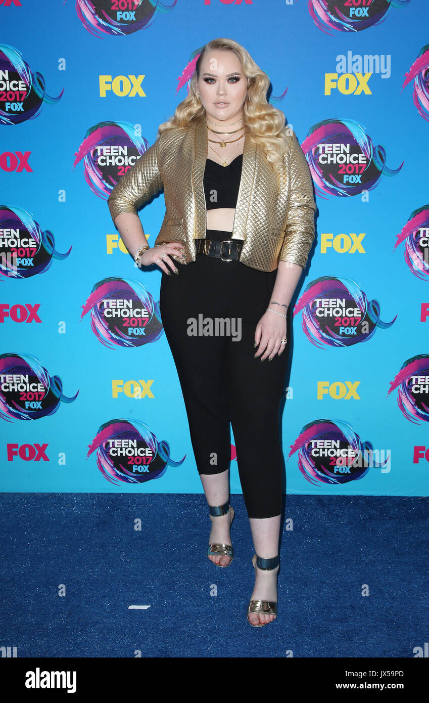 LOS ANGELES, CA - AUGUST 13: Nikki Tutorials, at the Teen Choice Awards ...