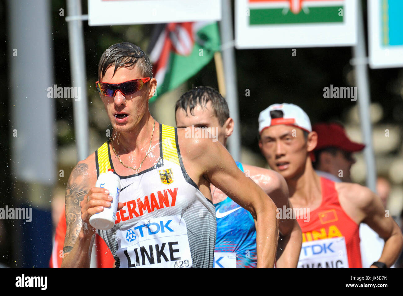 London, UK. 13 August 2017. Christopher Linke (GER) douses himself in ...