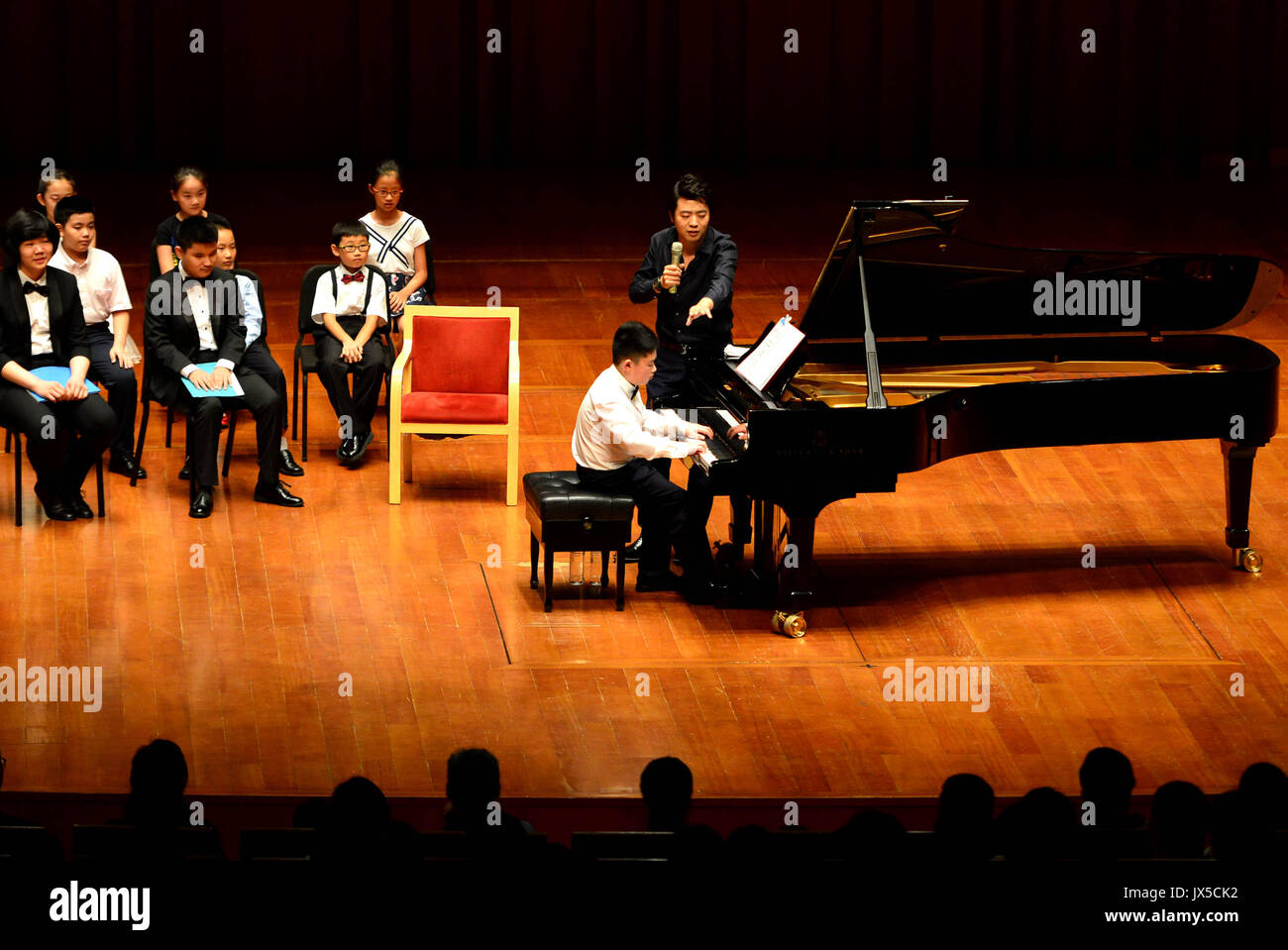 Chinese pianist performing hi-res stock photography and images - Alamy