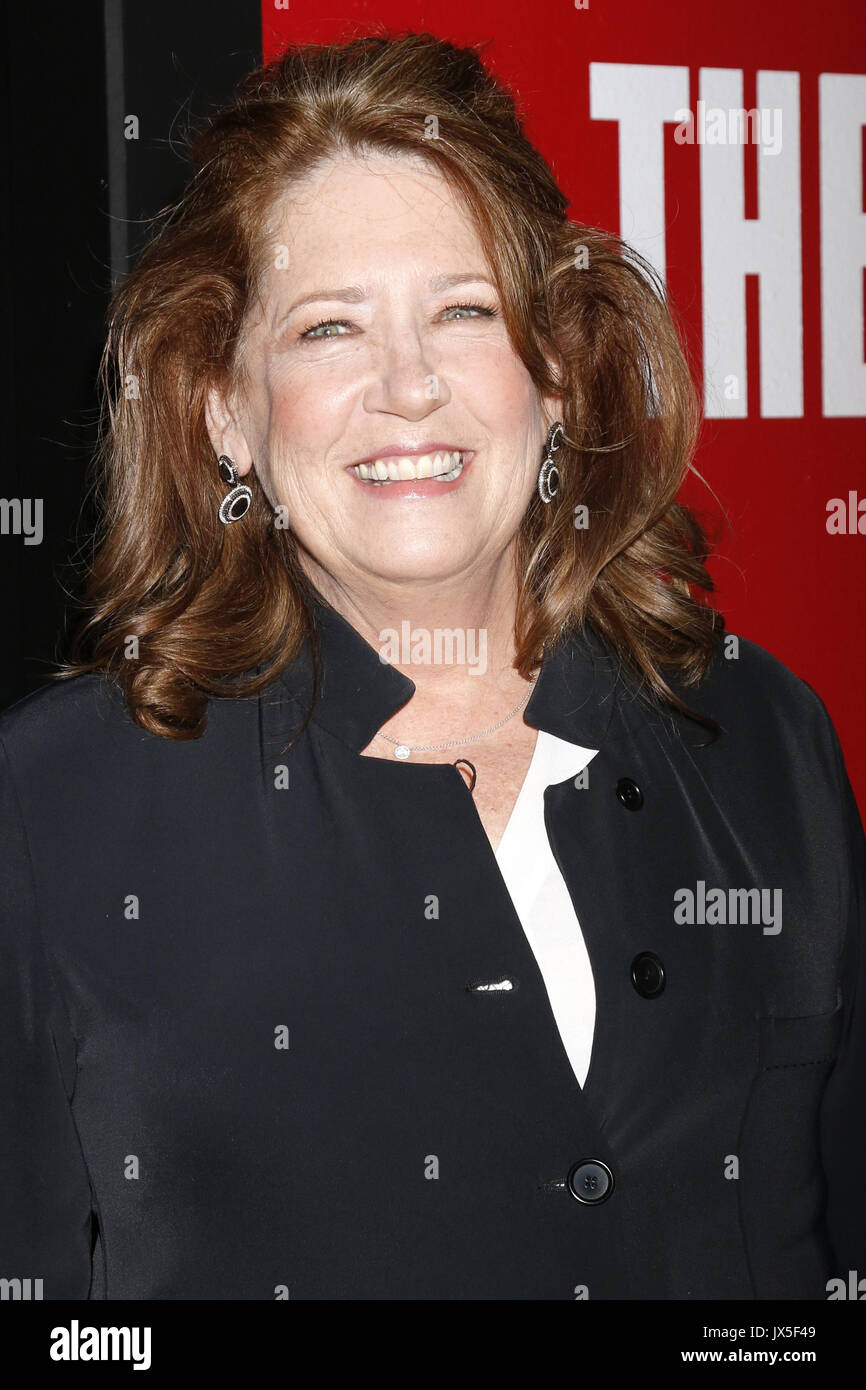 Ann dowd actress hi-res stock photography and images - Alamy