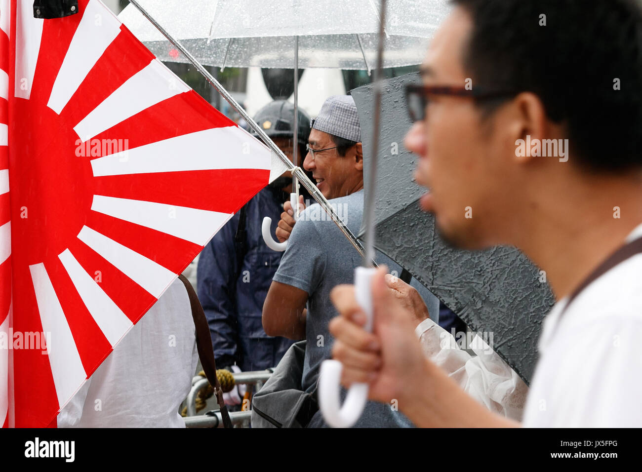 Tokyo, Japan. 15th Aug, 2017. Police officers try to control Japanese ...