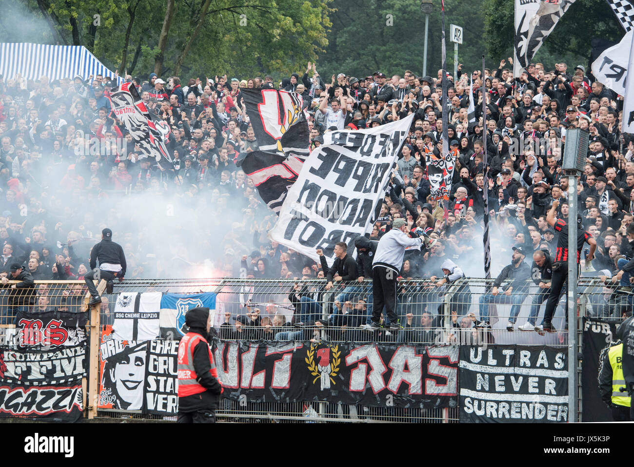 Siegen, Deutschland. 12th Aug, 2017. Frankfurter Fanblock mit ...