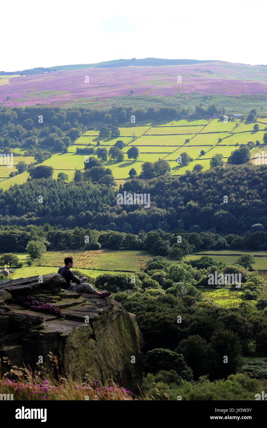 On a cliff edge hi-res stock photography and images - Alamy
