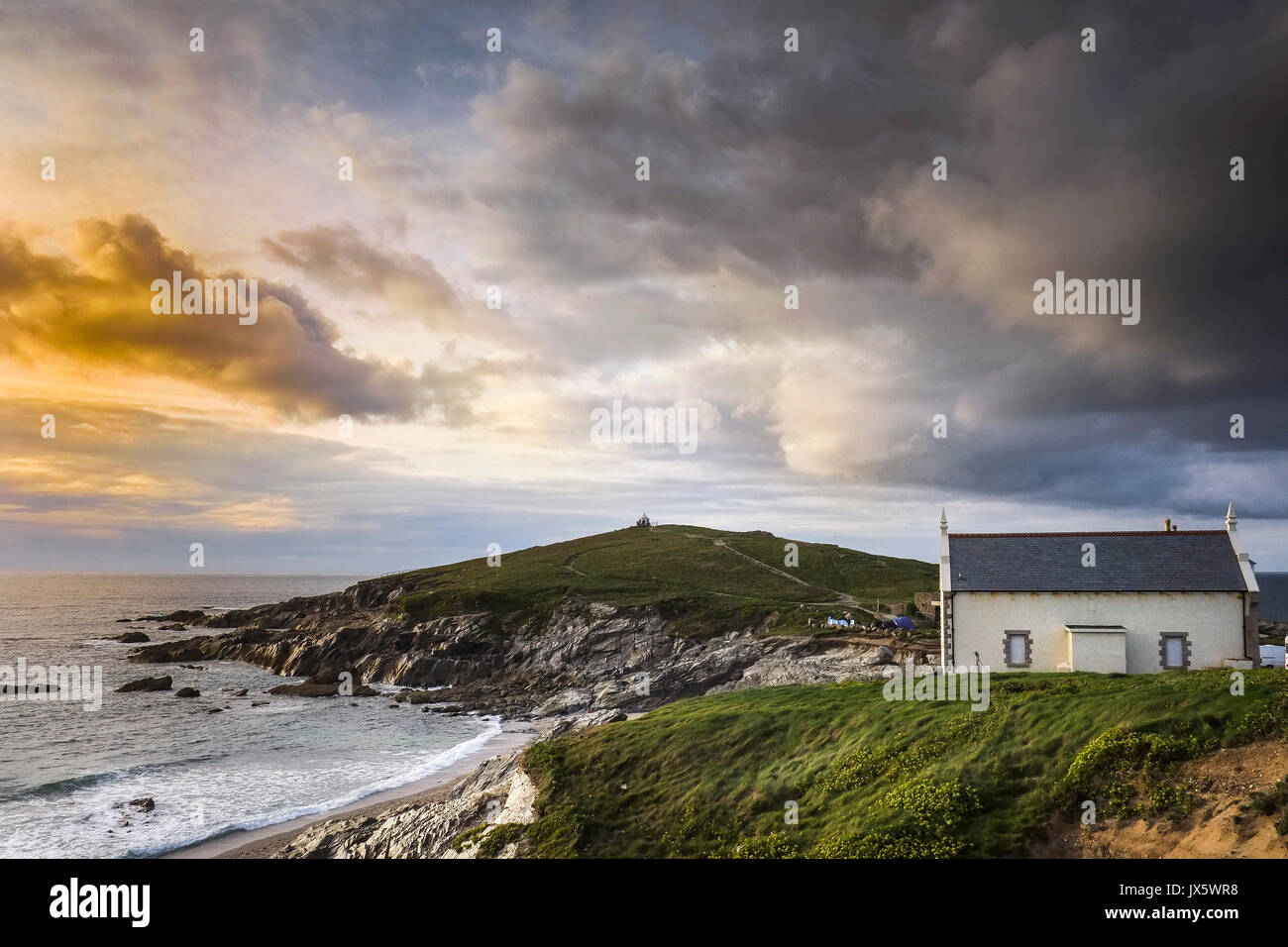 Sunset over Towan Head in Newquay, Cornwall Stock Photo - Alamy