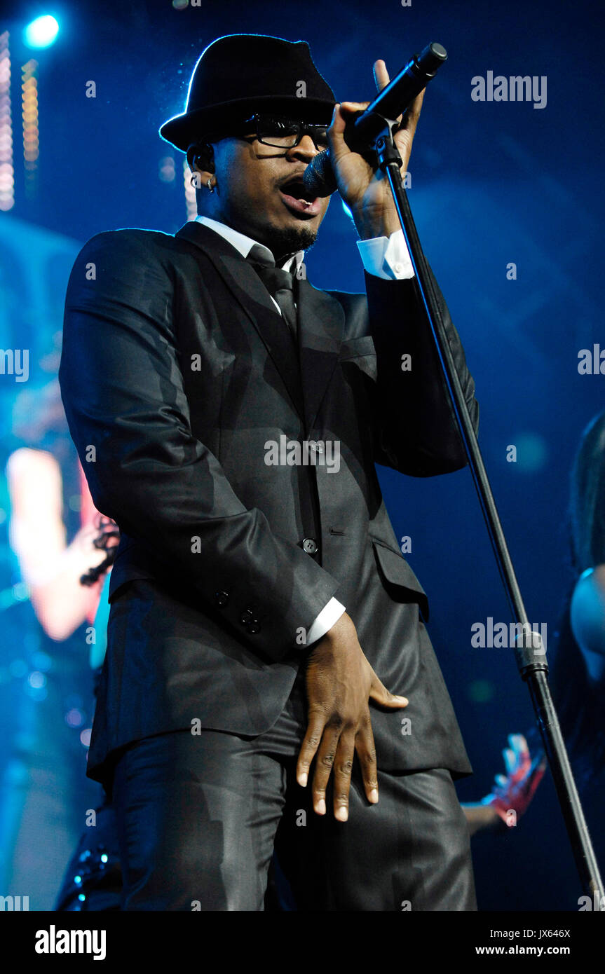 Ne-Yo performs 2010 Power 106 Powerhouse concert Honda Center June 19 ...