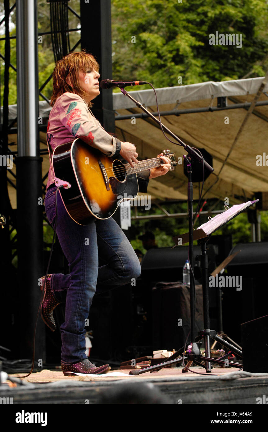 Lucinda williams hi-res stock photography and images - Alamy