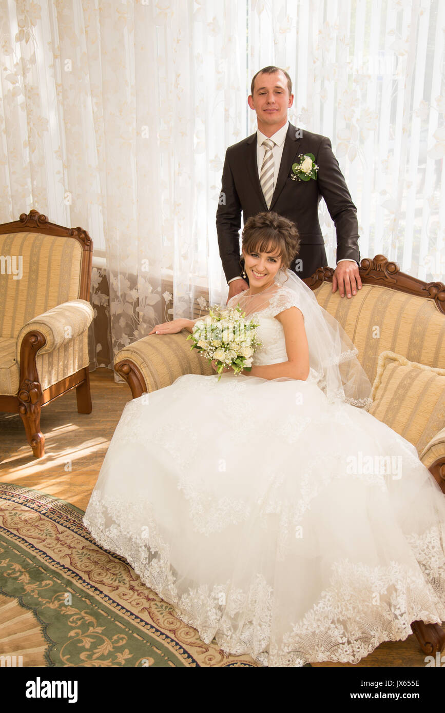 Beautiful married couple in the wedding day Stock Photo - Alamy
