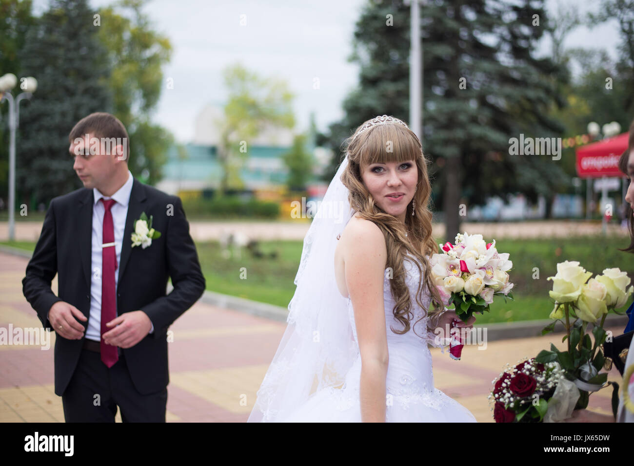 Beautiful married couple in the wedding day Stock Photo - Alamy