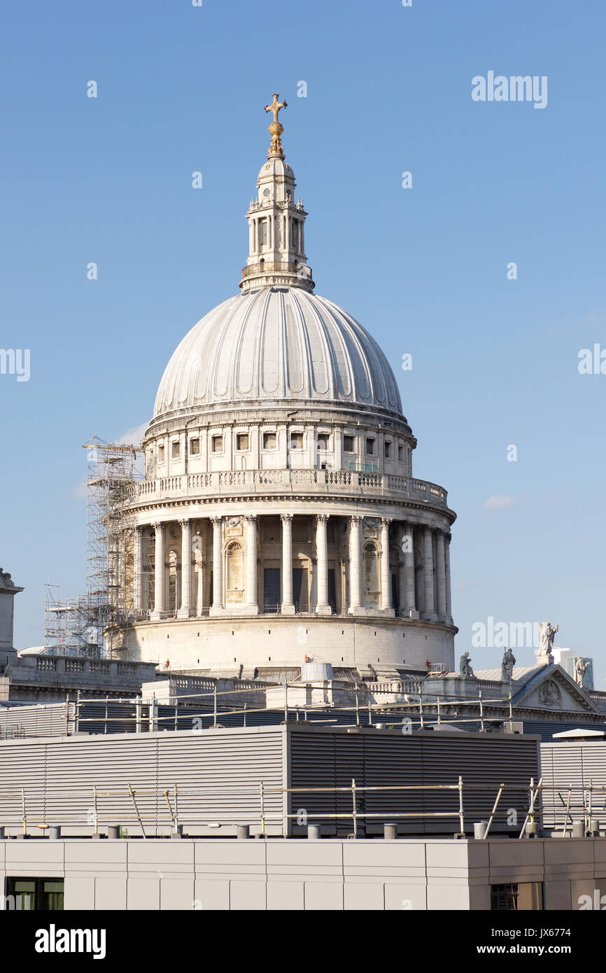 St. Paul's Cathedral in London - rooftop view Stock Photo - Alamy