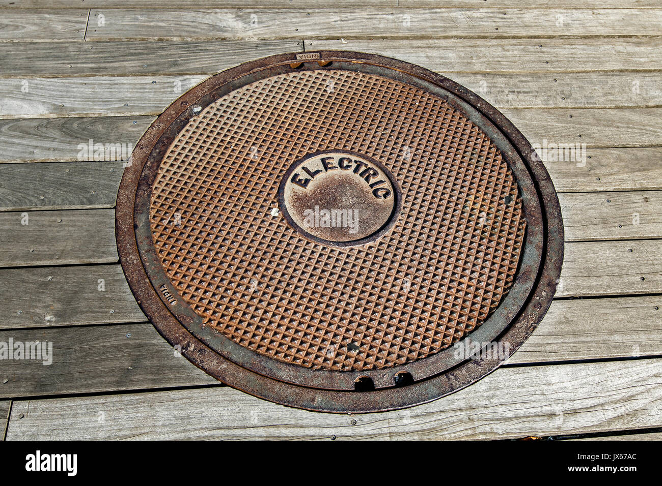 Access iron manhole manhole hi-res stock photography and images - Alamy