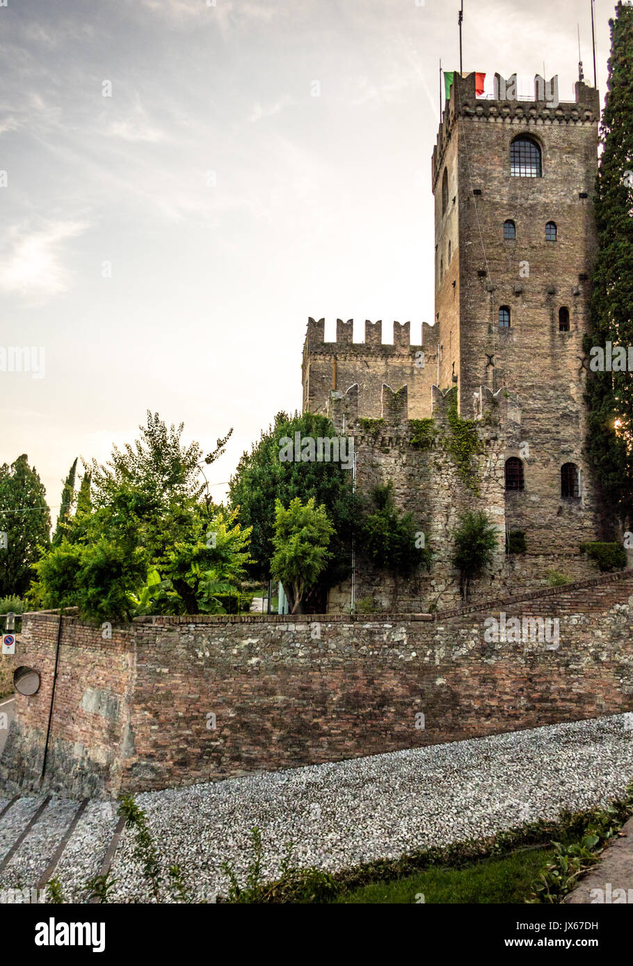 Castle on mountain italy hi-res stock photography and images - Alamy