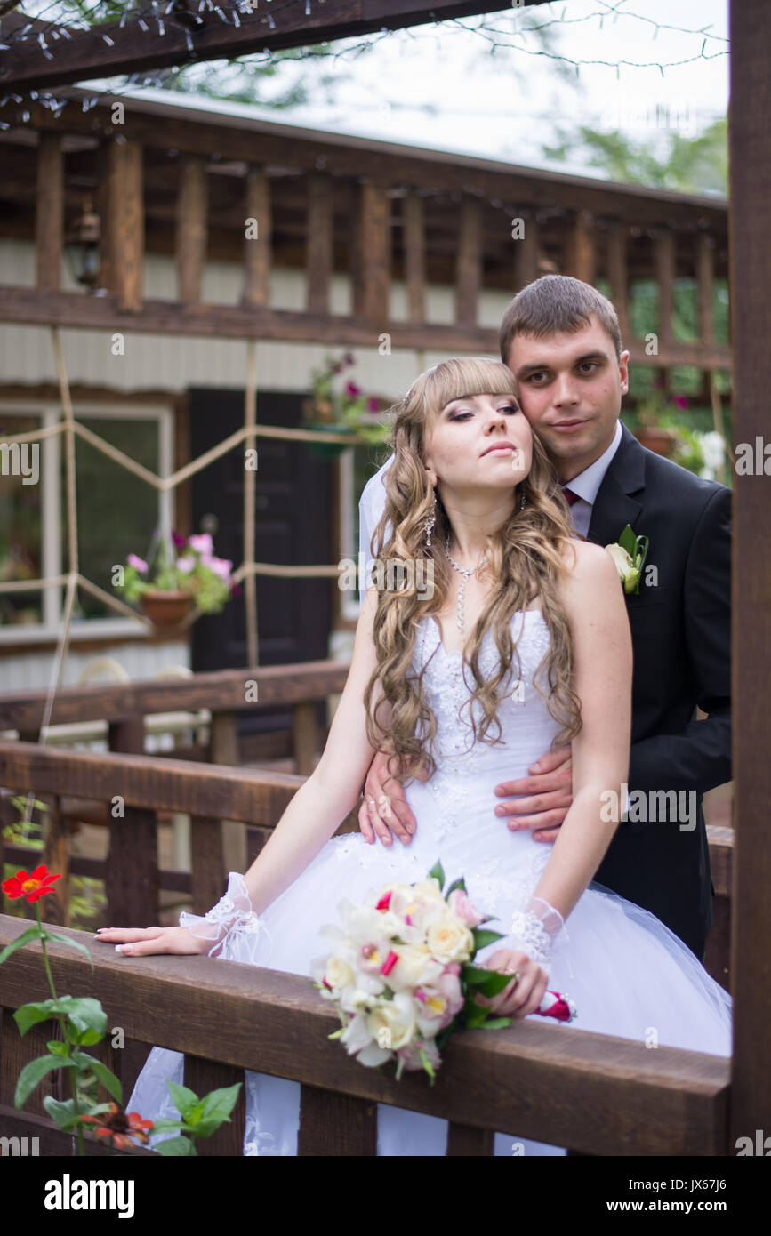 Beautiful married couple in the wedding day Stock Photo - Alamy