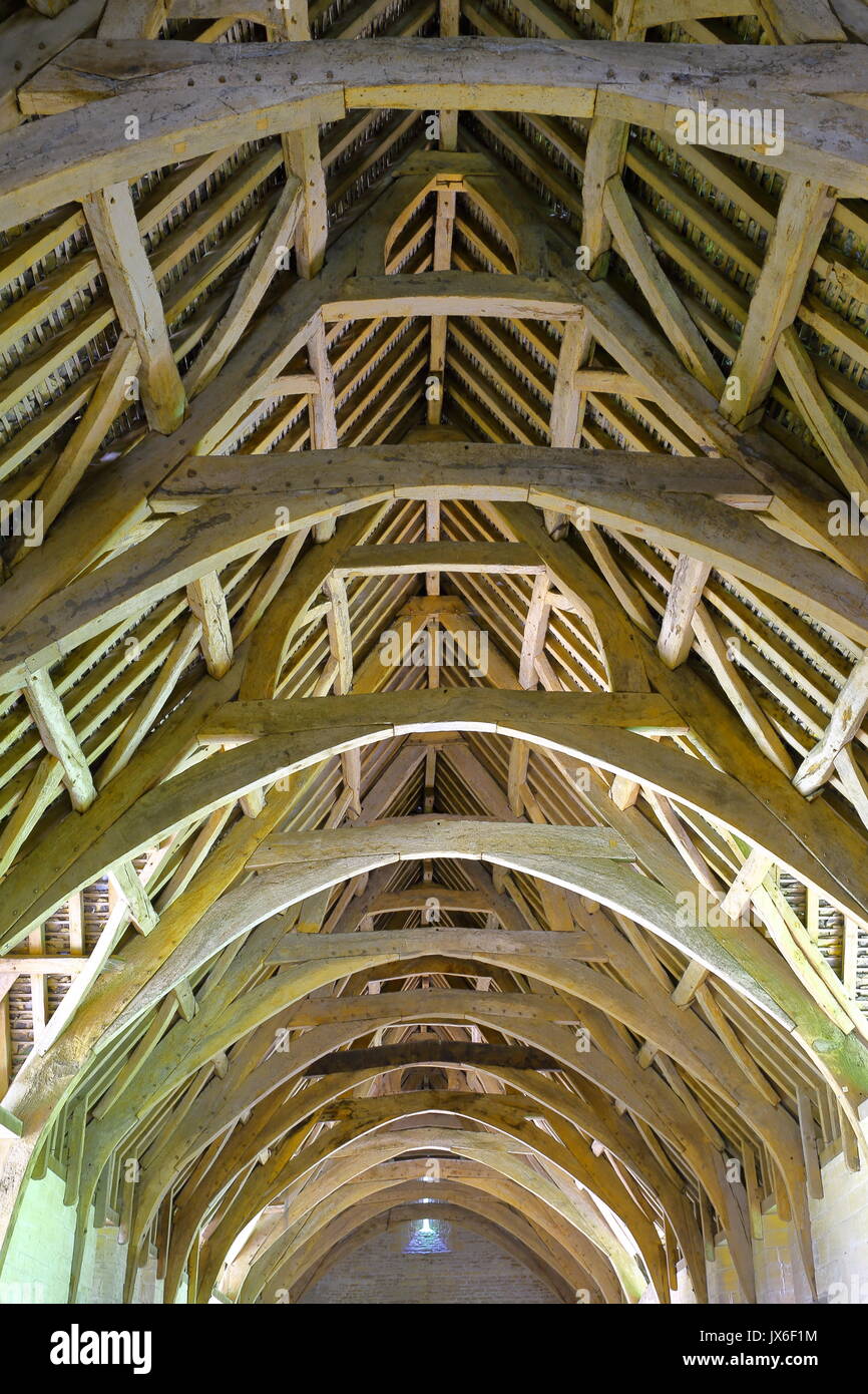 Cruck roof hi-res stock photography and images - Alamy