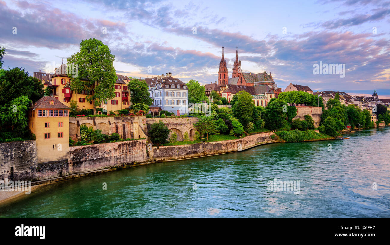 Panoramic view of the Old Town of Basel with red stone Munster ...