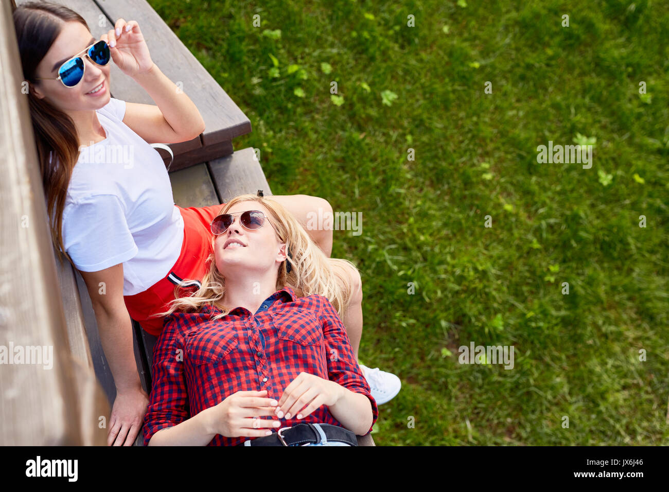 Girls relaxing hi-res stock photography and images - Alamy