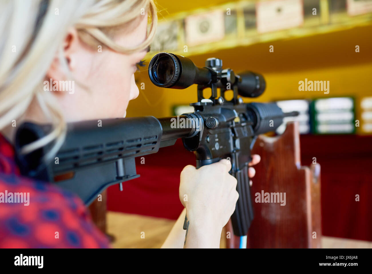 Shooting theme hi-res stock photography and images - Alamy