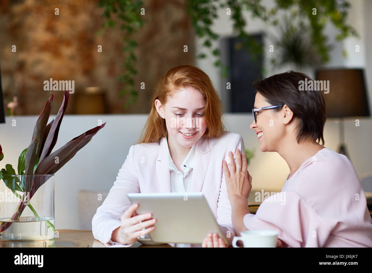 Sharing Ideas with Experienced Coworker Stock Photo - Alamy