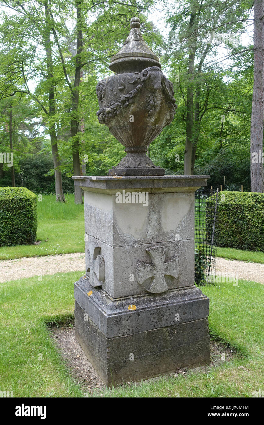 Buscot park water hi-res stock photography and images - Alamy