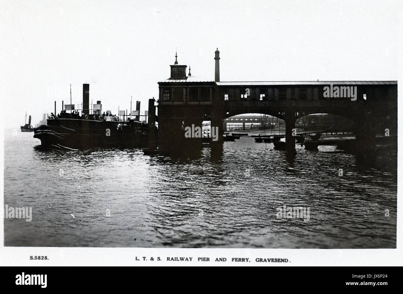 Gravesend train station hi-res stock photography and images - Alamy