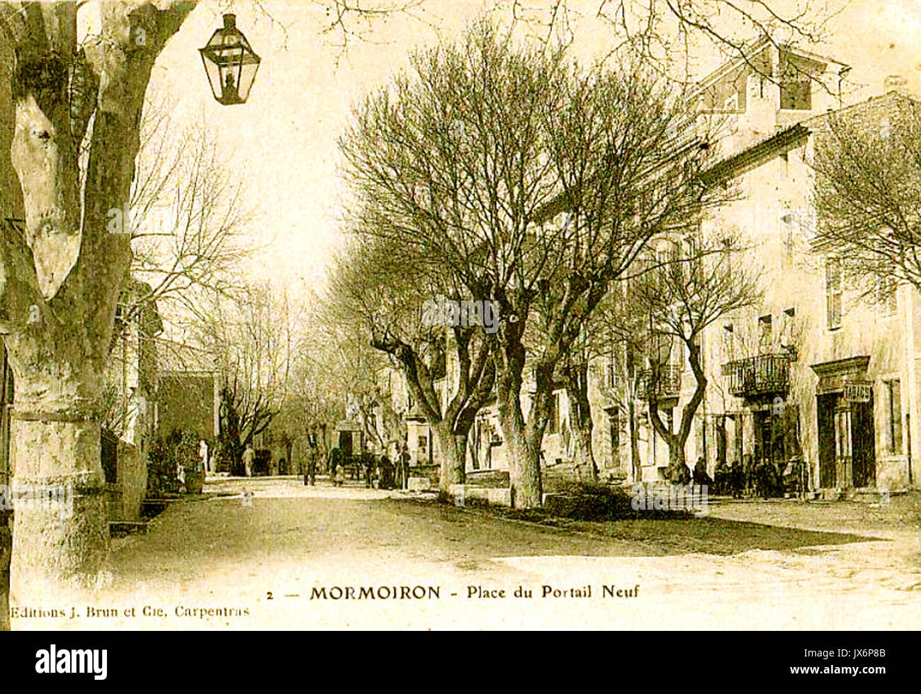 Mormoiron place du Portail Neuf Stock Photo - Alamy