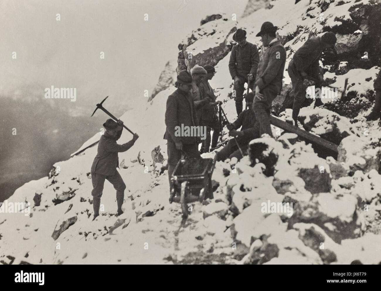 Italian alpine troops hi-res stock photography and images - Alamy
