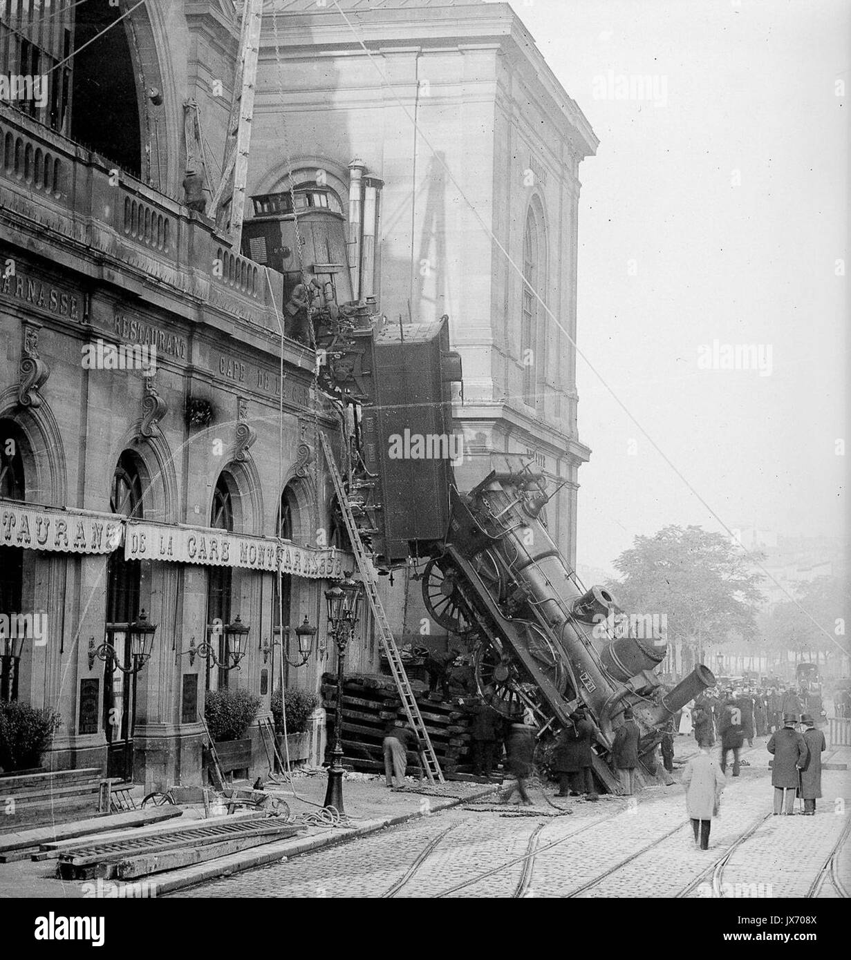 Accident at the montparnasse station hi-res stock photography and ...