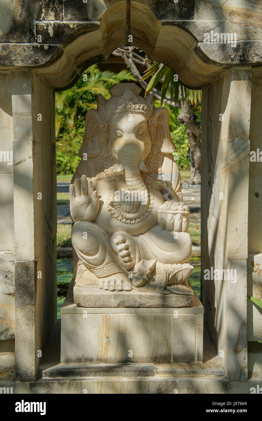 Famous elephant statue in hi-res stock photography and images - Alamy