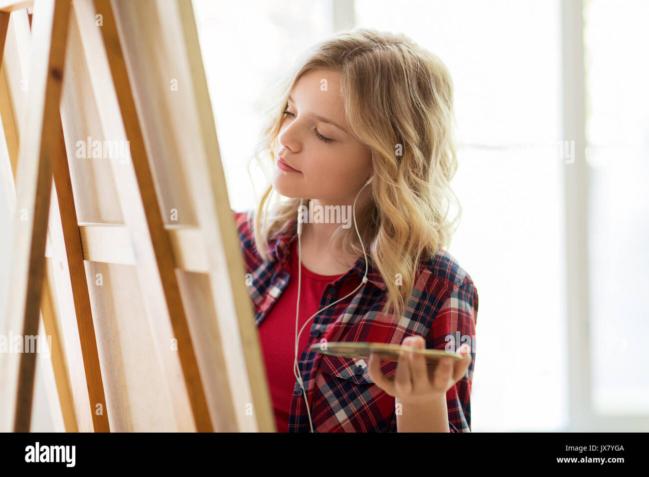 student girl with easel painting at art school Stock Photo - Alamy
