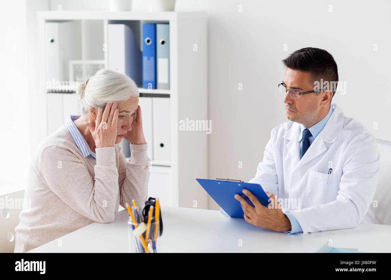 Sad senior hospital hi-res stock photography and images - Alamy
