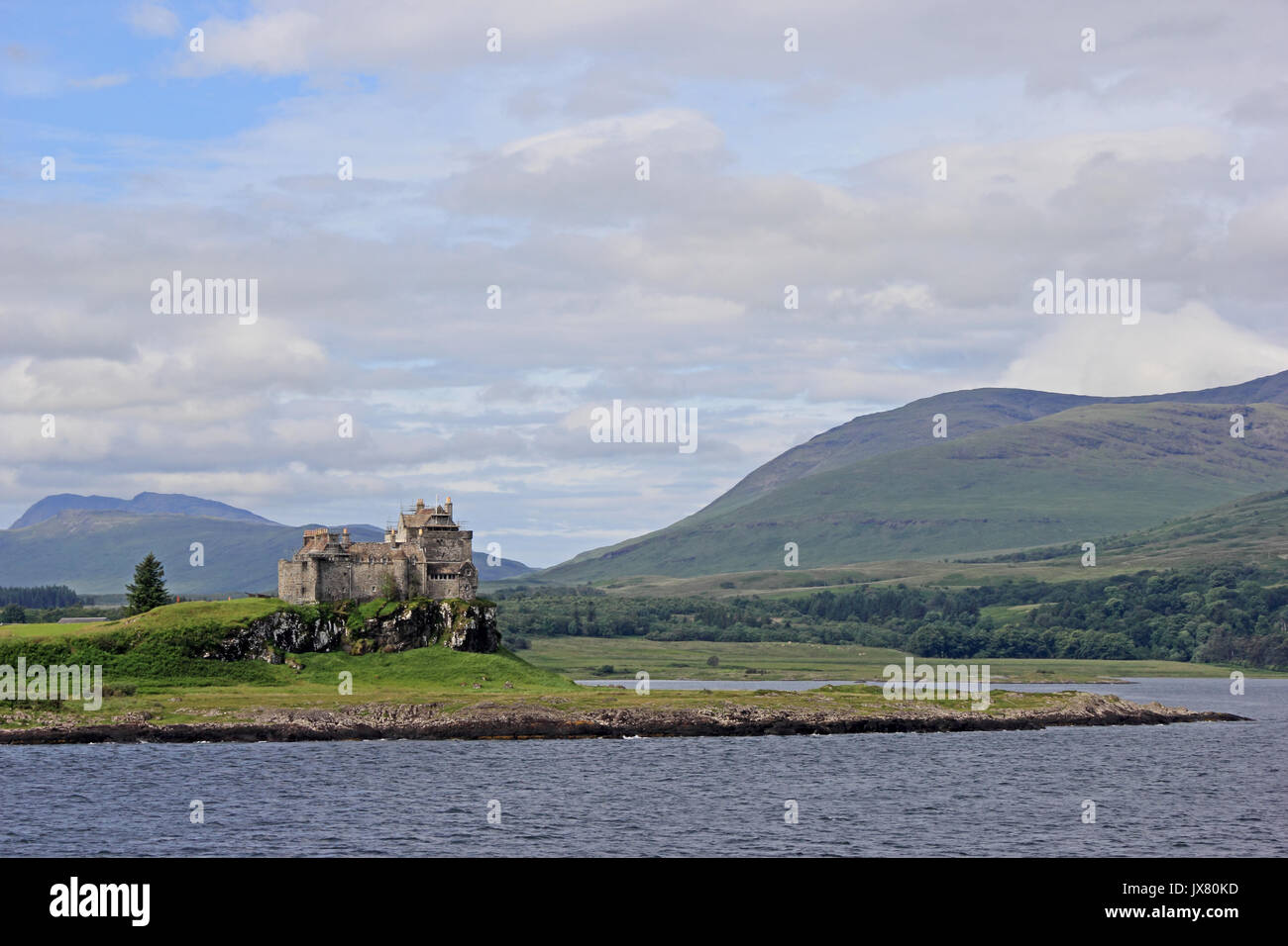 Duart castle hi-res stock photography and images - Alamy