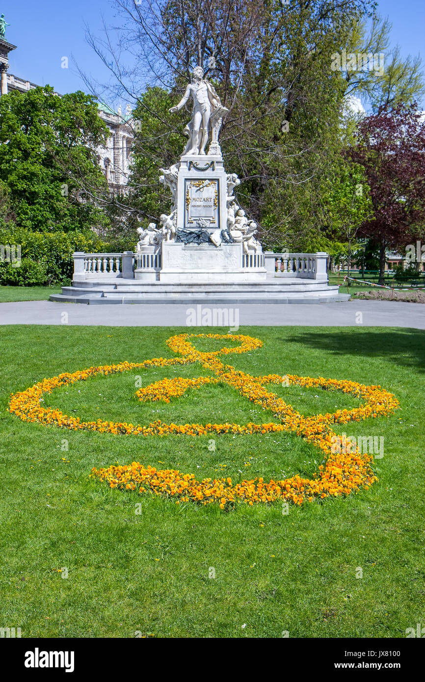 Mozart statue in Vienna, Austria Stock Photo - Alamy