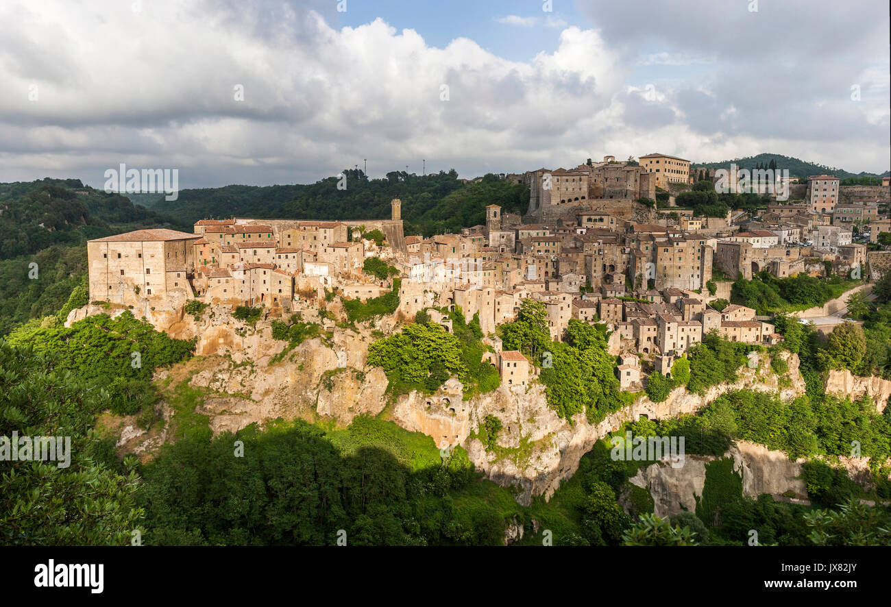 View of ancient town of Sorano, Italy Stock Photo - Alamy