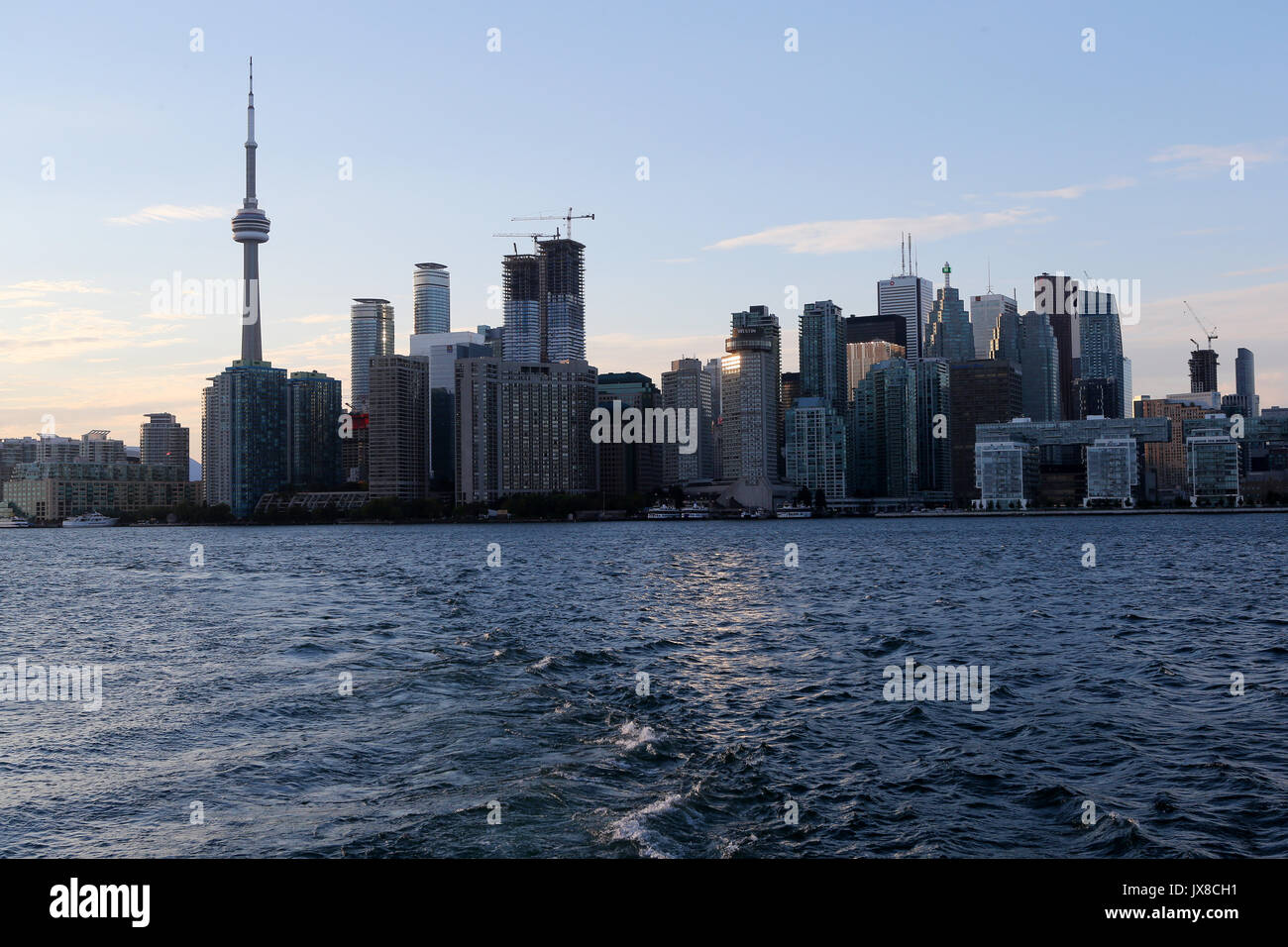 Toronto skyline cityscape dusk canada hi-res stock photography and ...
