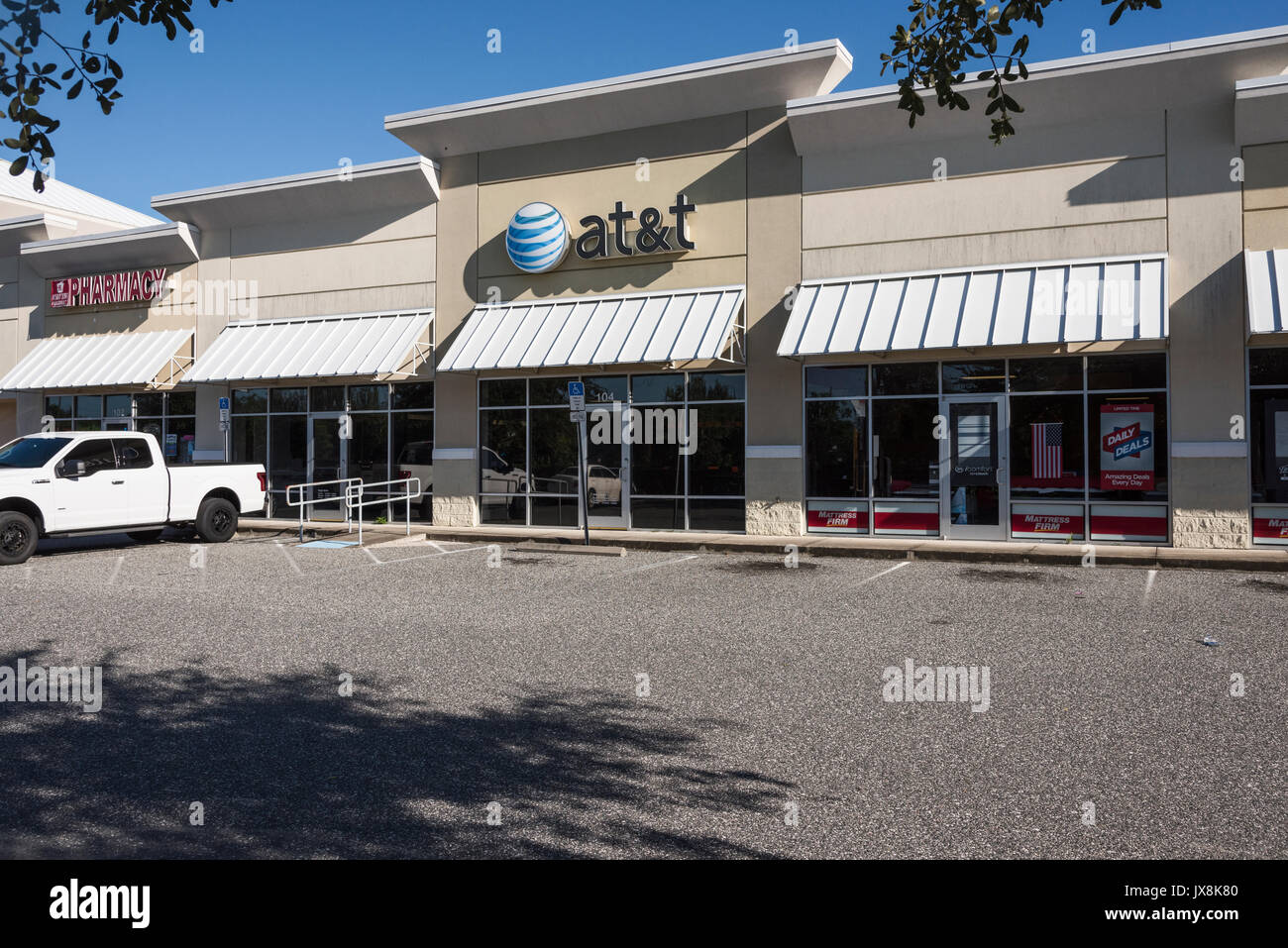 Retail store network hi-res stock photography and images - Alamy