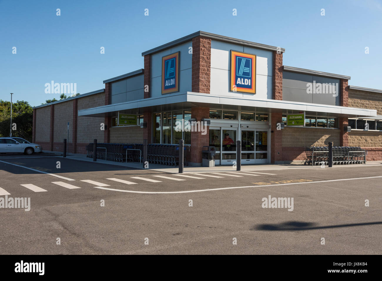 Aldi storefront hi-res stock photography and images - Alamy