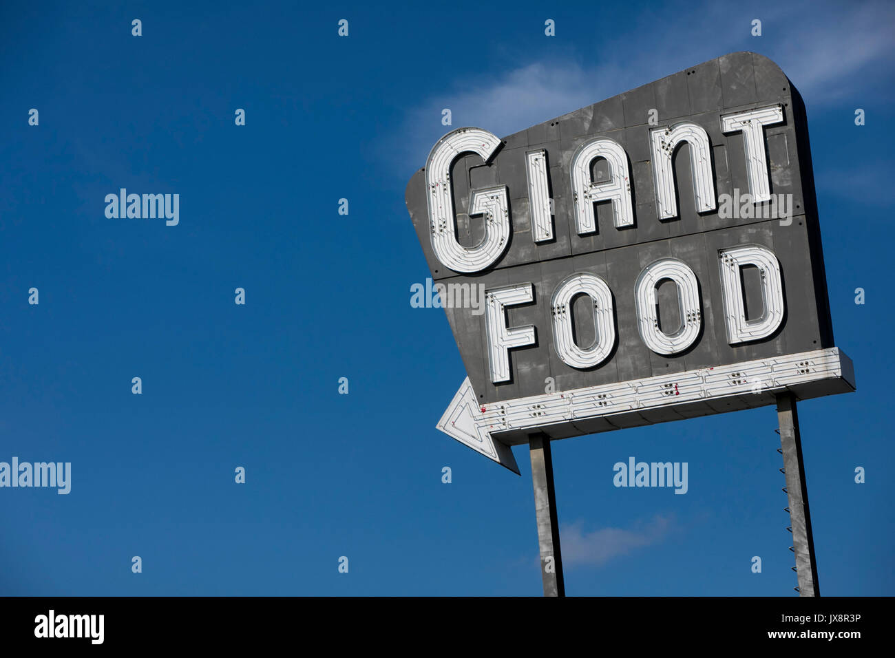 Laurel giant food sign hi-res stock photography and images - Alamy