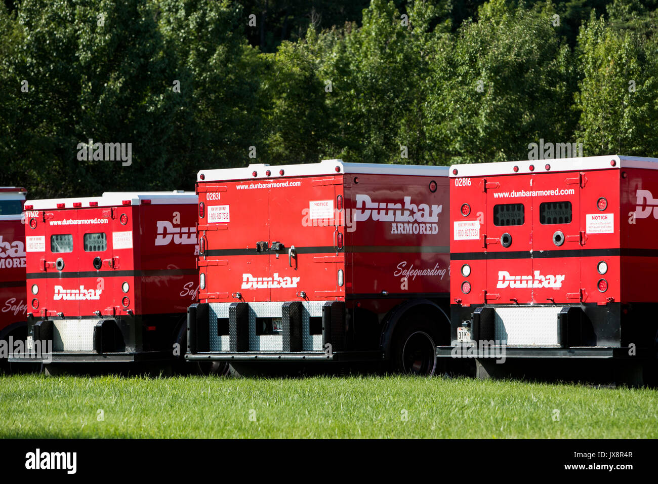 Dunbar armored truck hi-res stock photography and images - Alamy