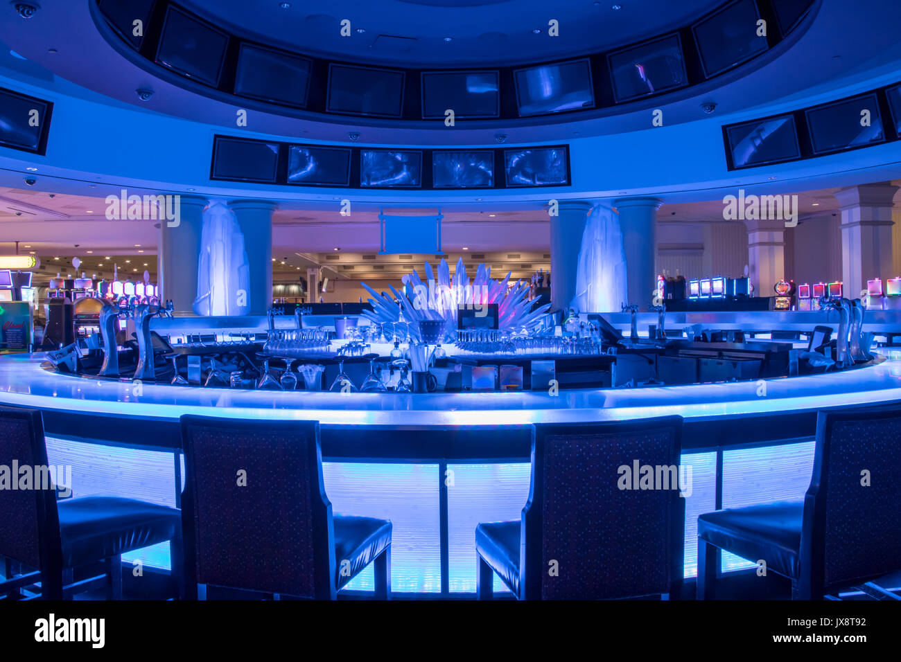 Closed cocktail bar hi-res stock photography and images - Alamy