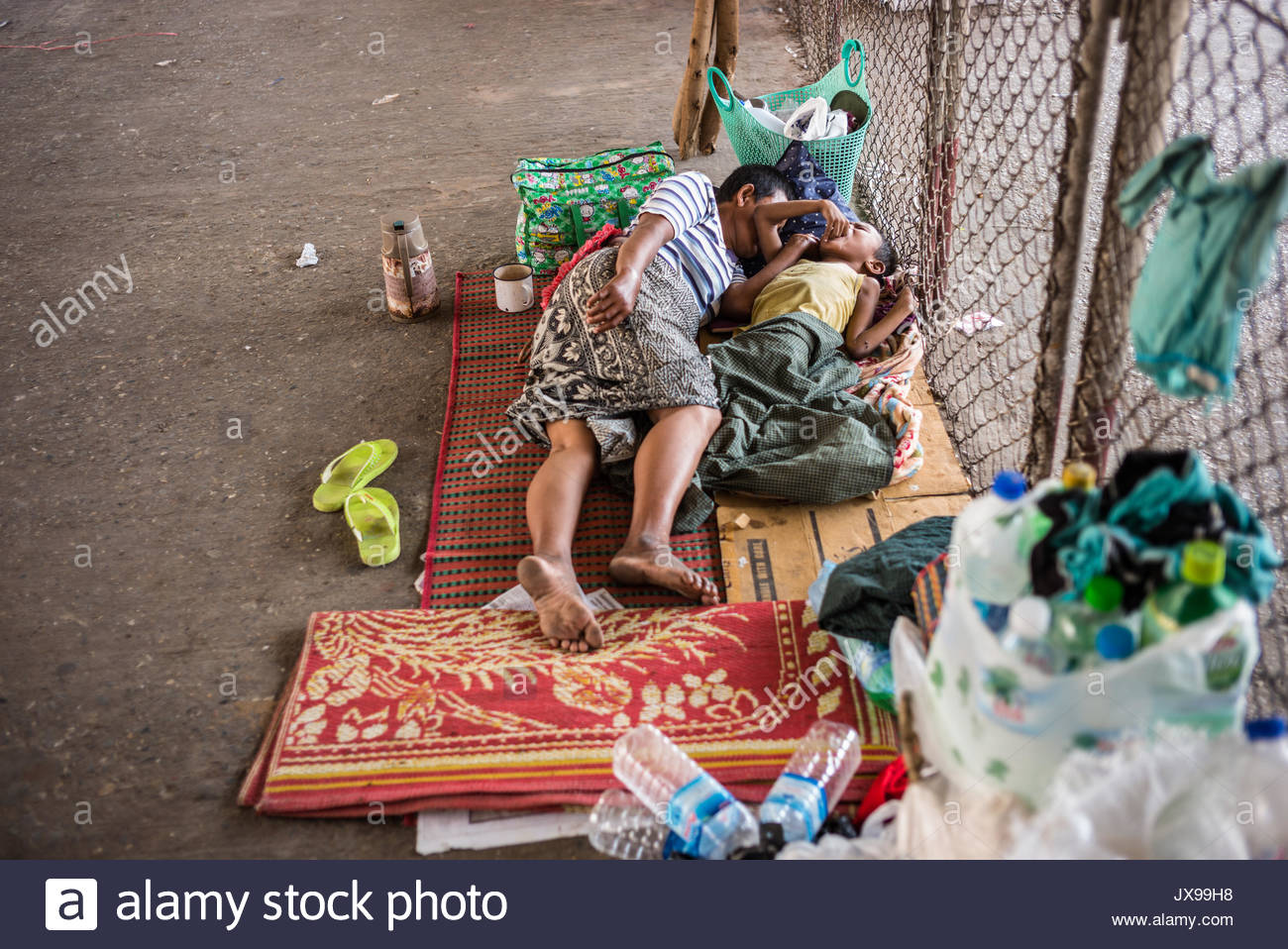 Homeless Boys Stock Photos & Homeless Boys Stock Images - Alamy