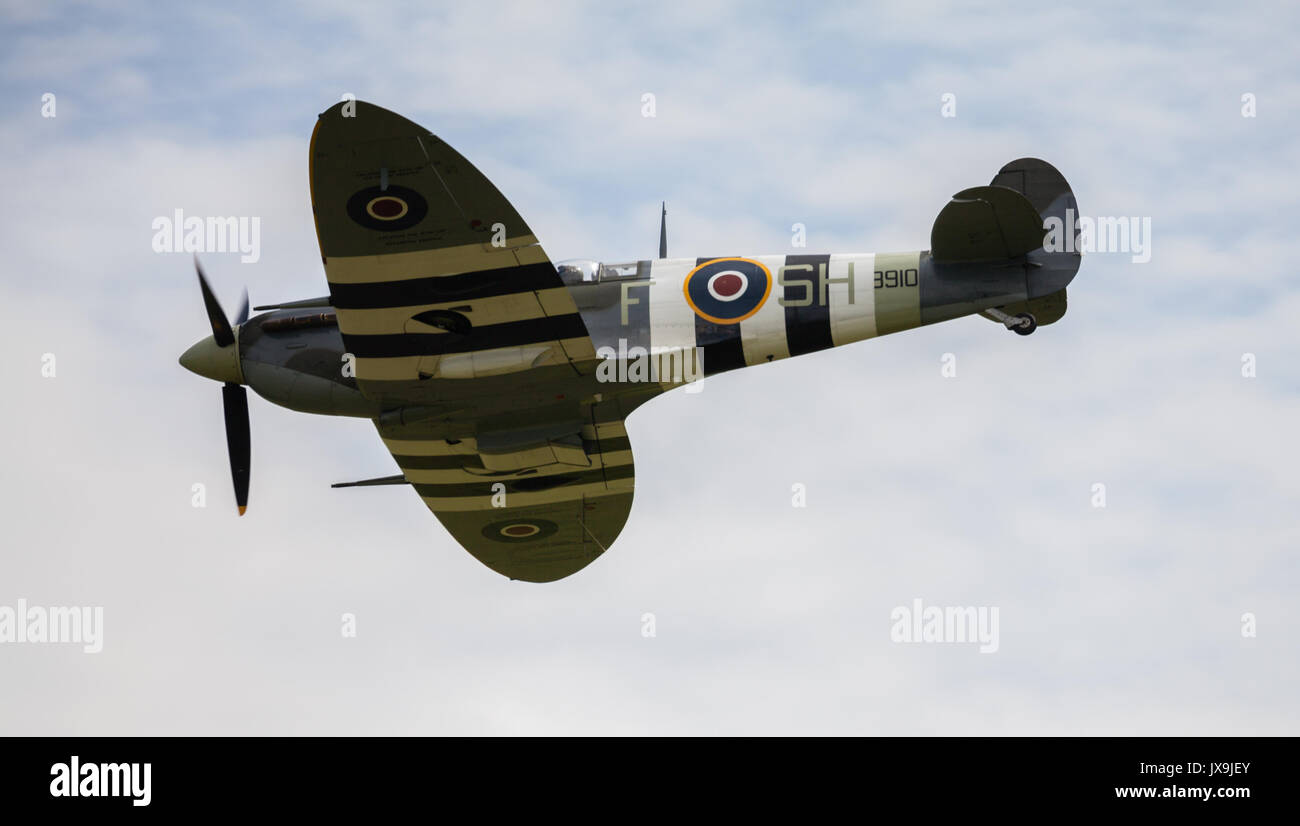 Spitfire gun hi-res stock photography and images - Alamy
