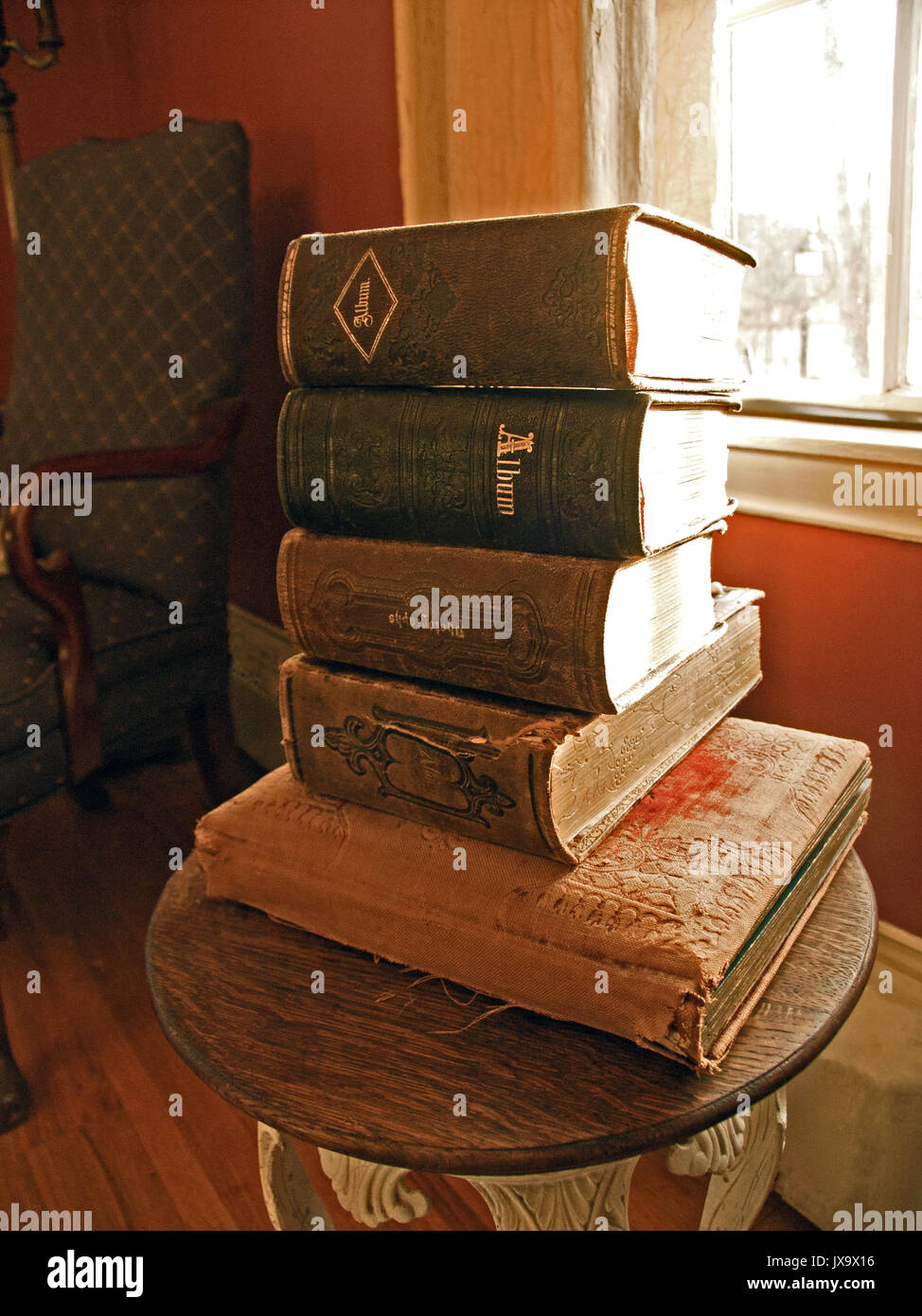 Victorian photo albums hi-res stock photography and images - Alamy