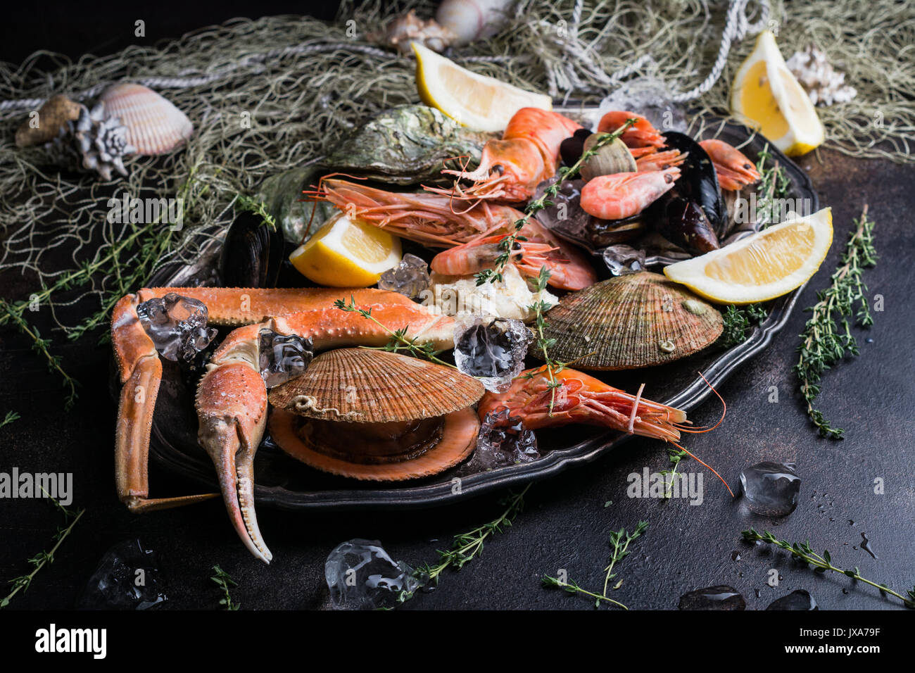 Chilled sea fish hi-res stock photography and images - Alamy