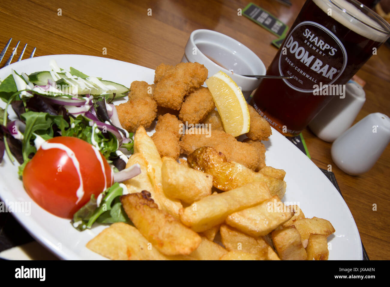 Breaded scampi and chips hi-res stock photography and images - Alamy