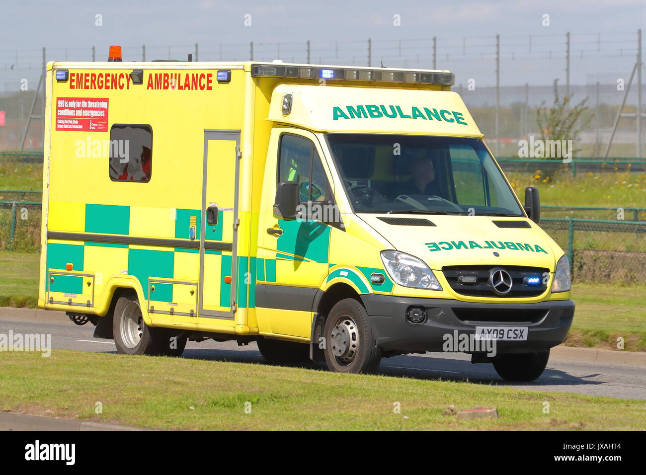 London ambulance speed hi-res stock photography and images - Alamy