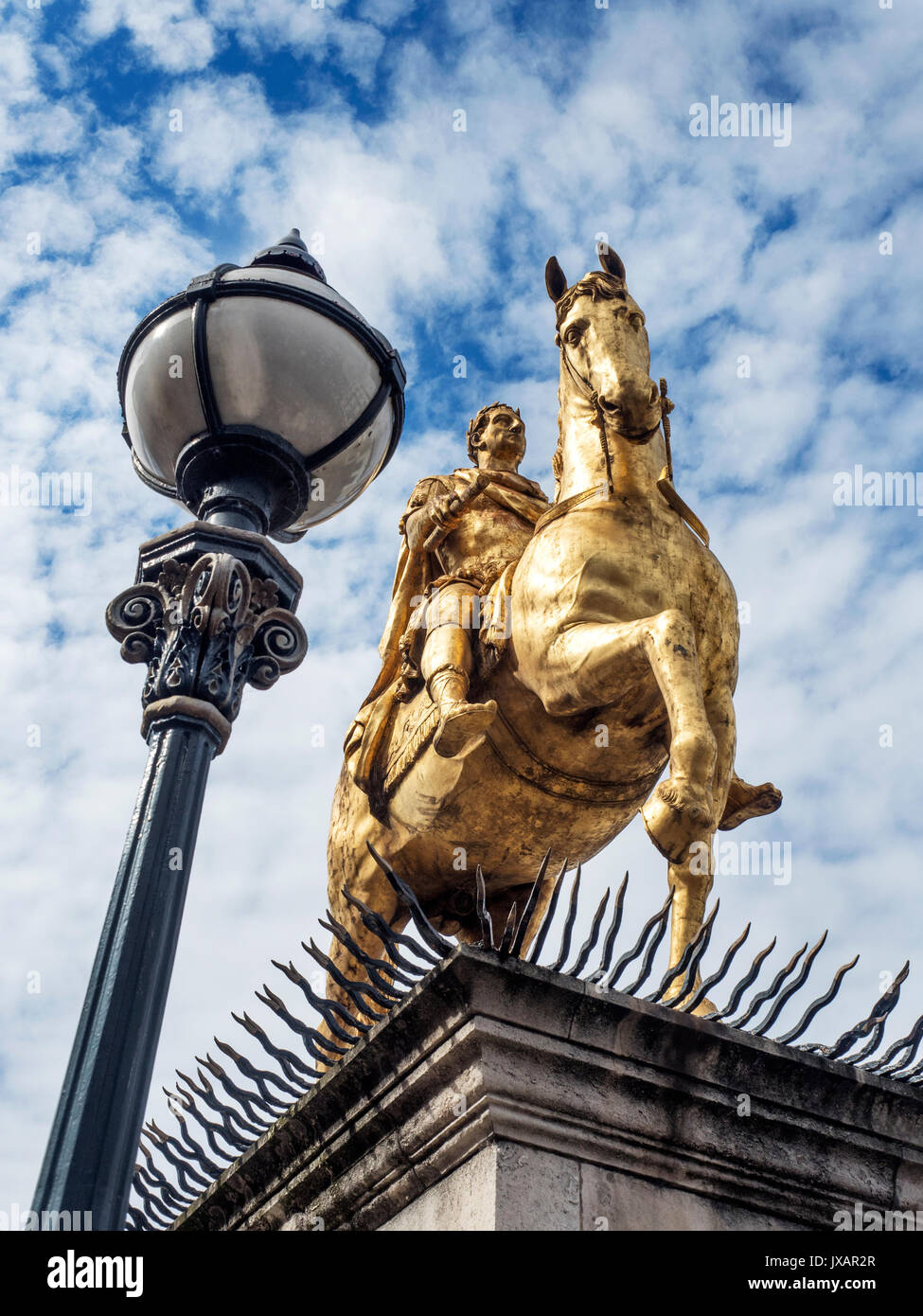 Gilded Horseback King William Statue in Market Place Hull Yorkshire ...