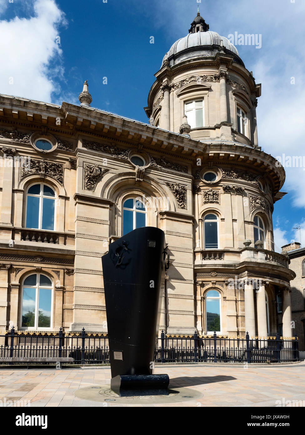 Hull Maritime Museum and Merchant Navy Memorial in Hull Yorkshire ...