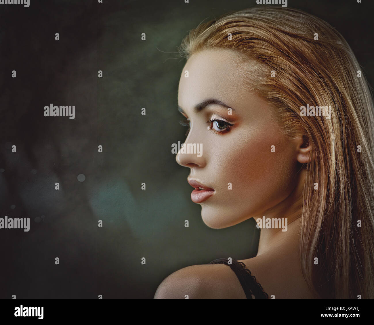 Thriller. Dramatic grunge styled female portrait Stock Photo - Alamy