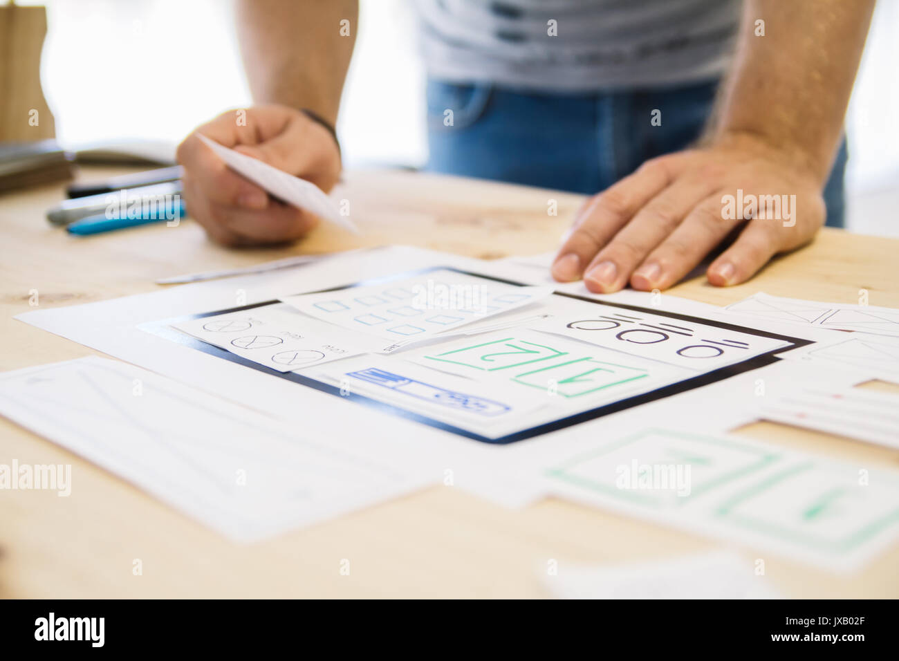 Web page and landing page design hi-res stock photography and images ...