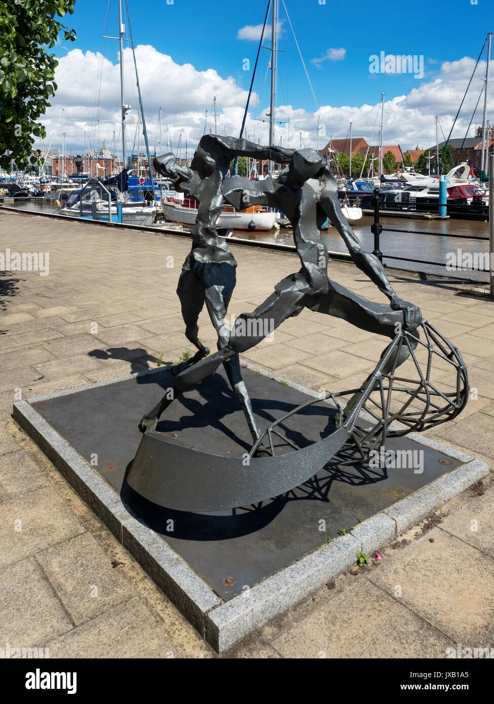 Hull sculpture hi-res stock photography and images - Alamy