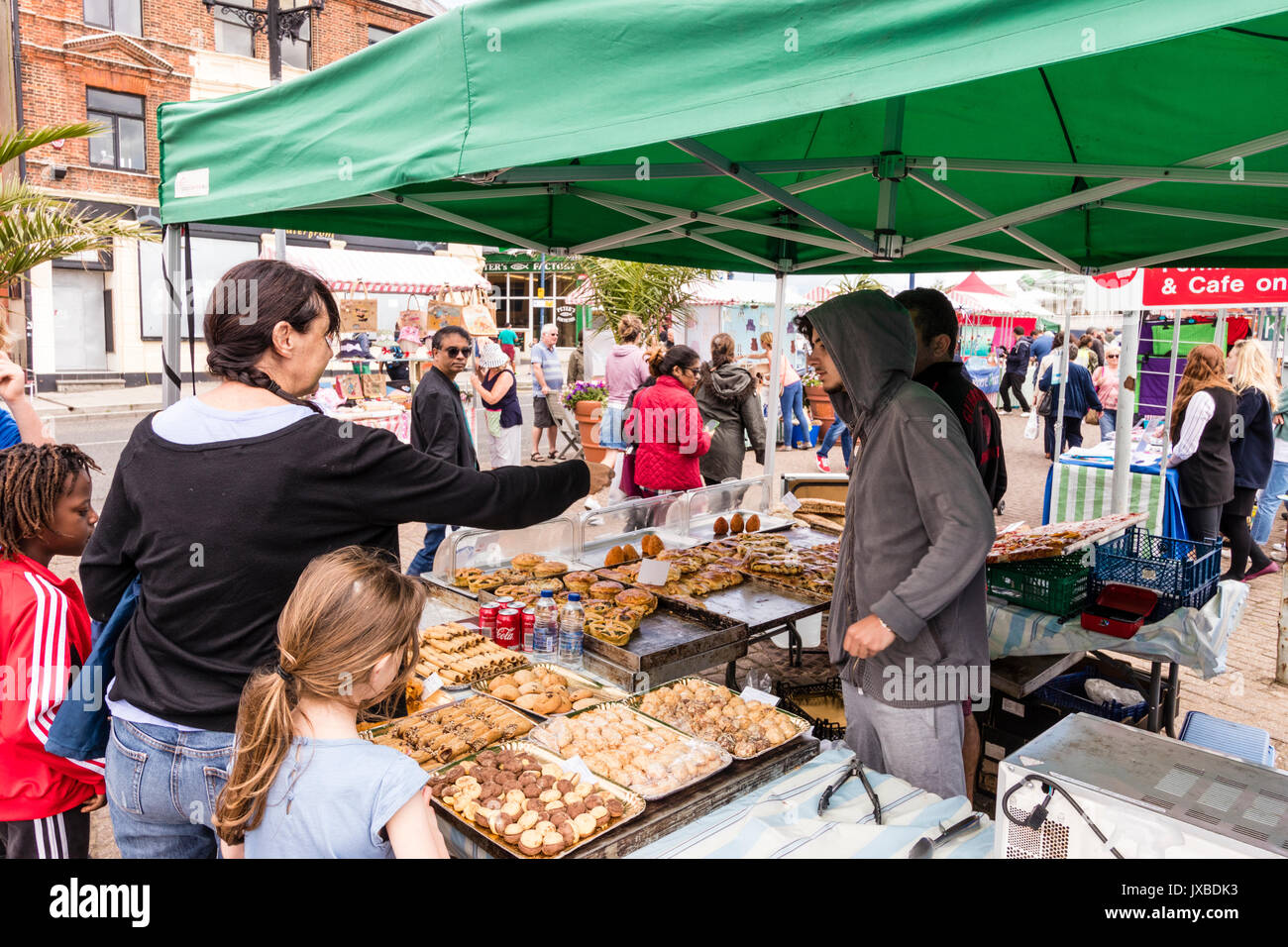 Pies selling hi-res stock photography and images - Alamy